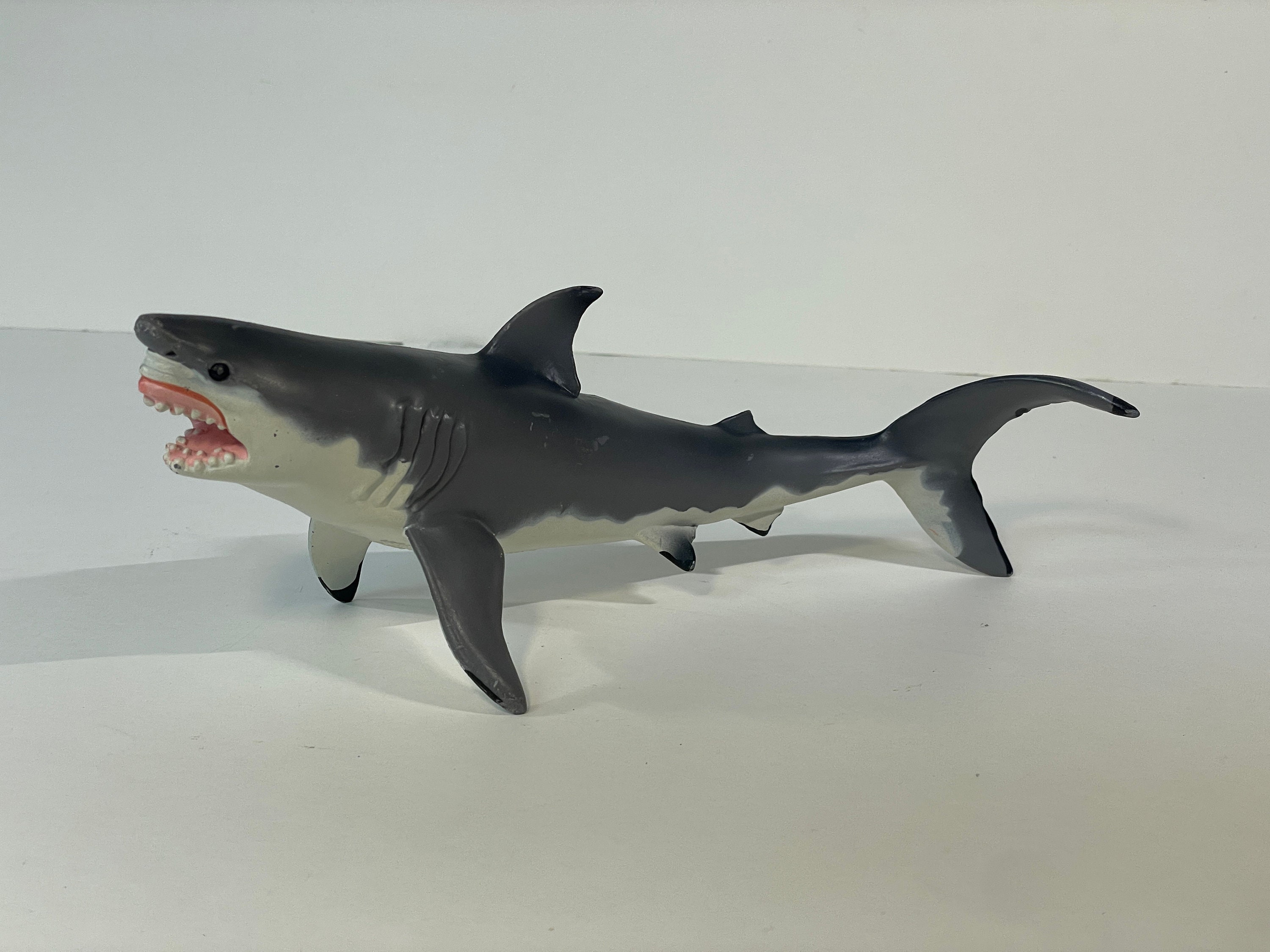 1991 Safari Ltd. 9 Great White Shark Figure No. 2112-02 Monterey Bay ...