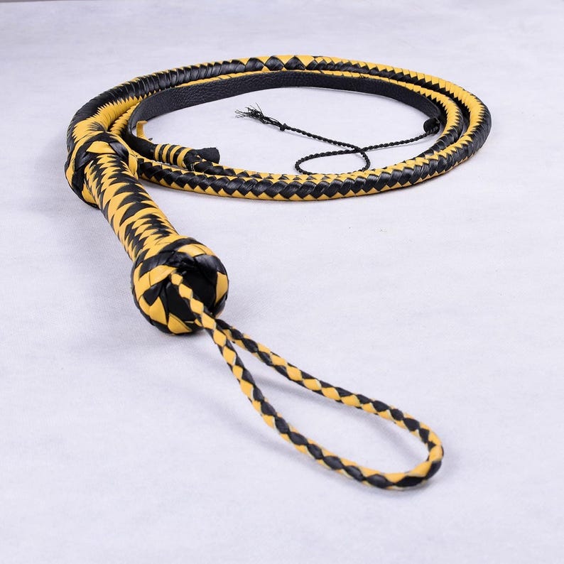 Genuine Cowhide Leather Bullwhip , Custom 4 to 8 Feet Long Paracord ...