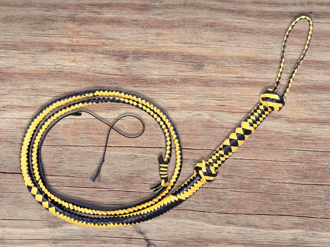 Genuine Cowhide Leather Bullwhip , Custom 4 to 8 Feet Long Paracord ...