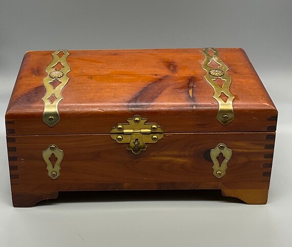vintage cedar keepsake box - Gem vintage cedar keepsake box - Gem