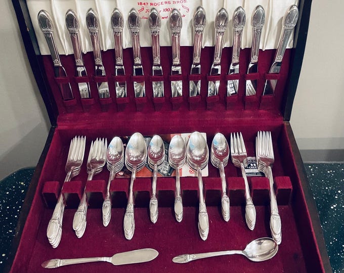 Vintage 1847 Rogers Bros IS “first Love “ 74 Pieces Silverplate ...