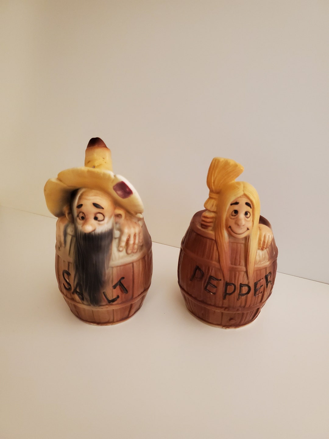 Vintage Hillbilly Man and Woman in Barrels Salt and Pepper Shakers ...