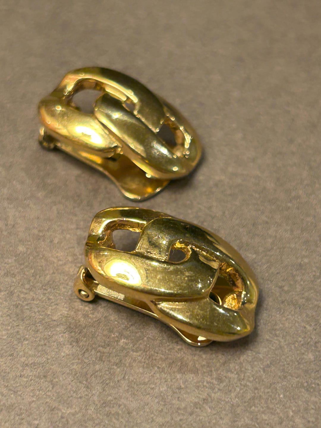 Vintage Gold Chain Clip-on Earrings – Vogue Bijoux, 1980s - Etsy