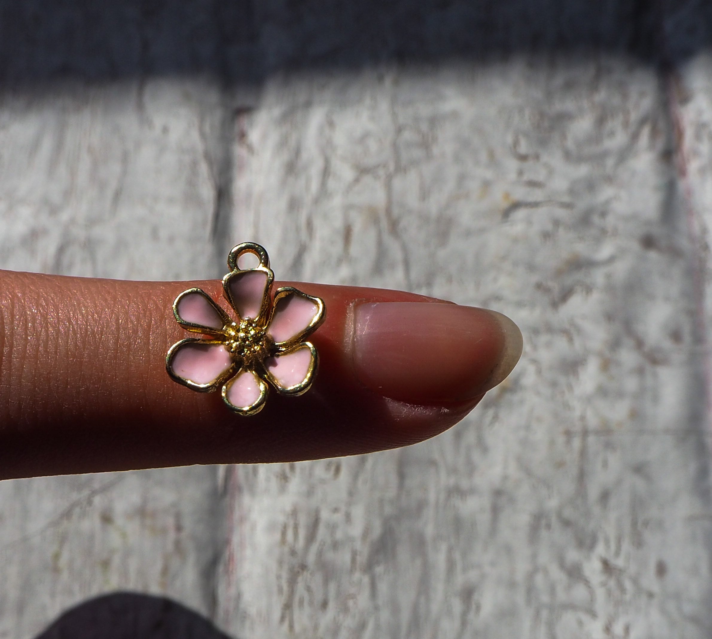 Pale Pink Flower Enamel Charms - Etsy.de