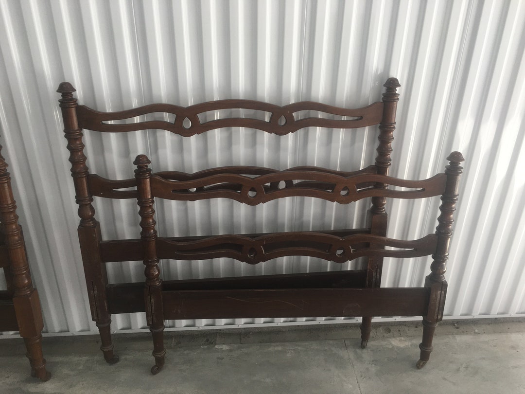 Pair of Antique Twin Size Mahogany Beds - Etsy