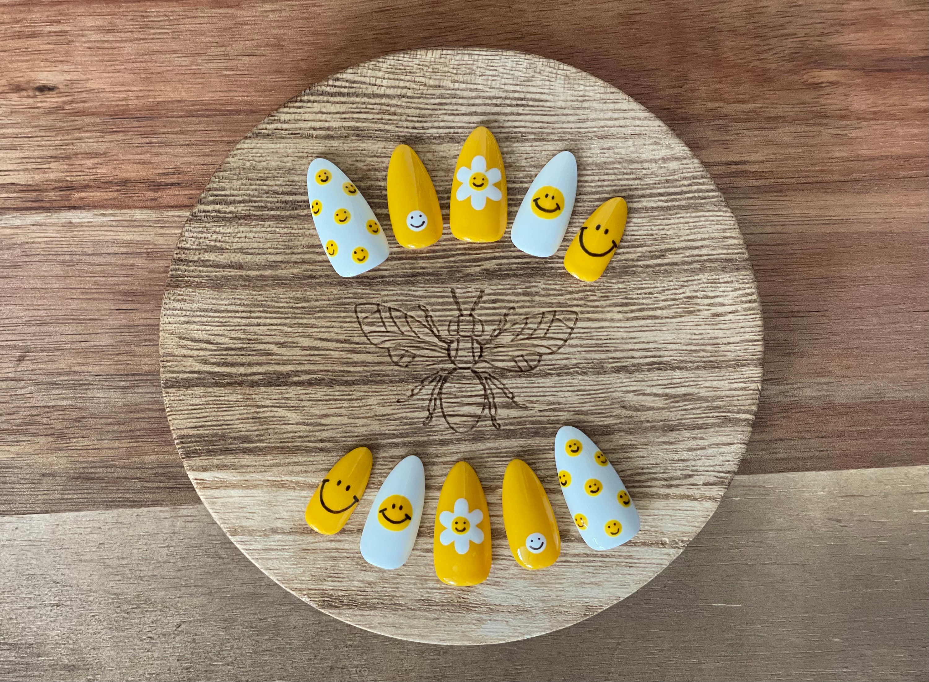 Happy Go Lucky Retro Smiley Face Flower Press on Nails - Etsy