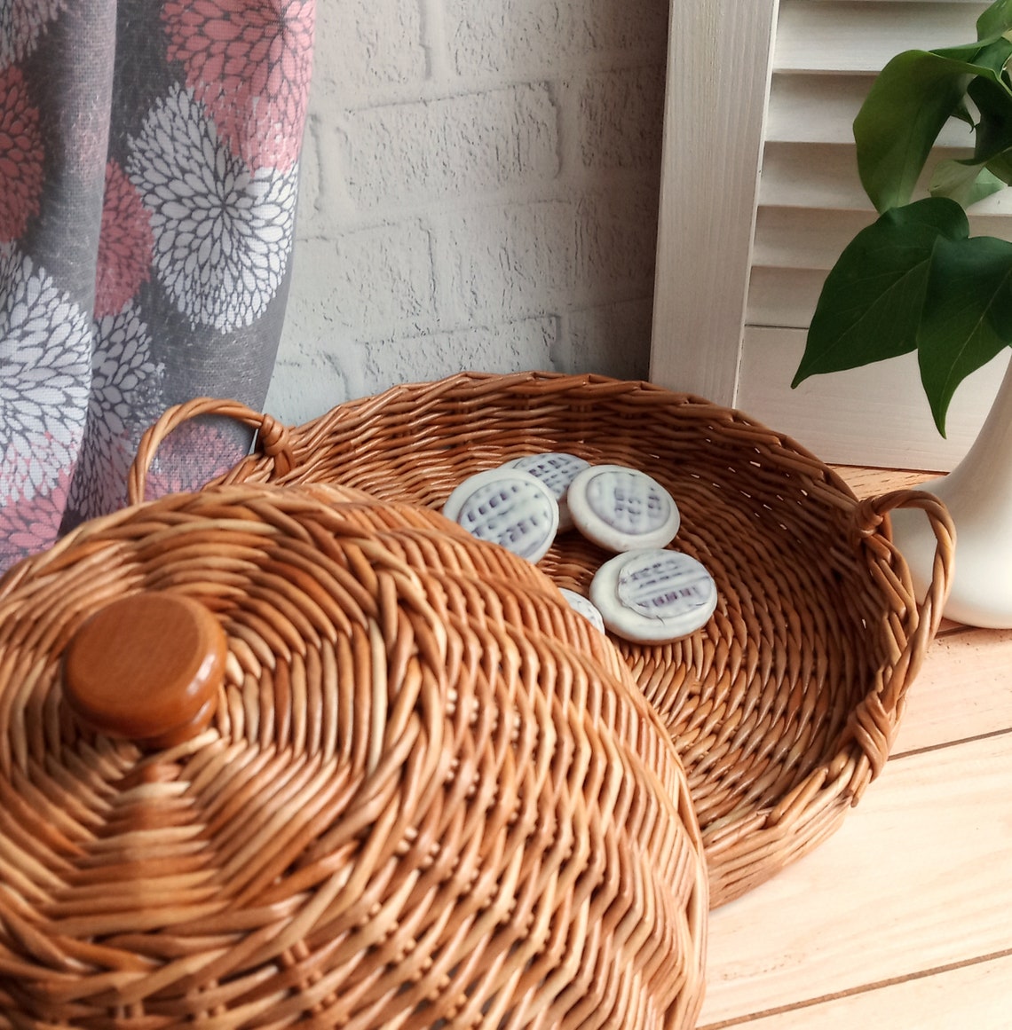 Wicker basket for beautiful serving and storage of bread.Round | Etsy