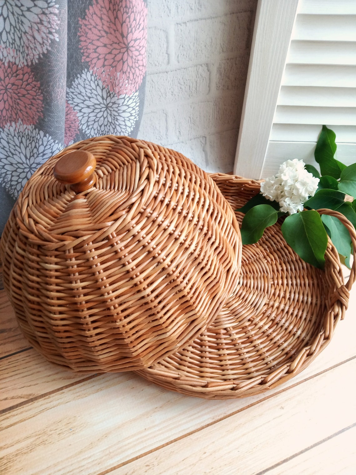 Wicker basket for beautiful serving and storage of bread.Round | Etsy