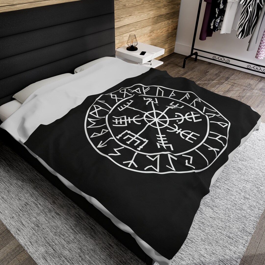 VEGVISIR Blanket, Plush Blanket, Rune Compass, Viking Blanket, Goth ...