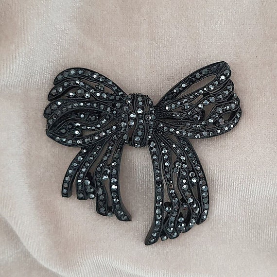 Vintage c 1995 Black Metal Bow Shaped Brooch Decorated With - Etsy