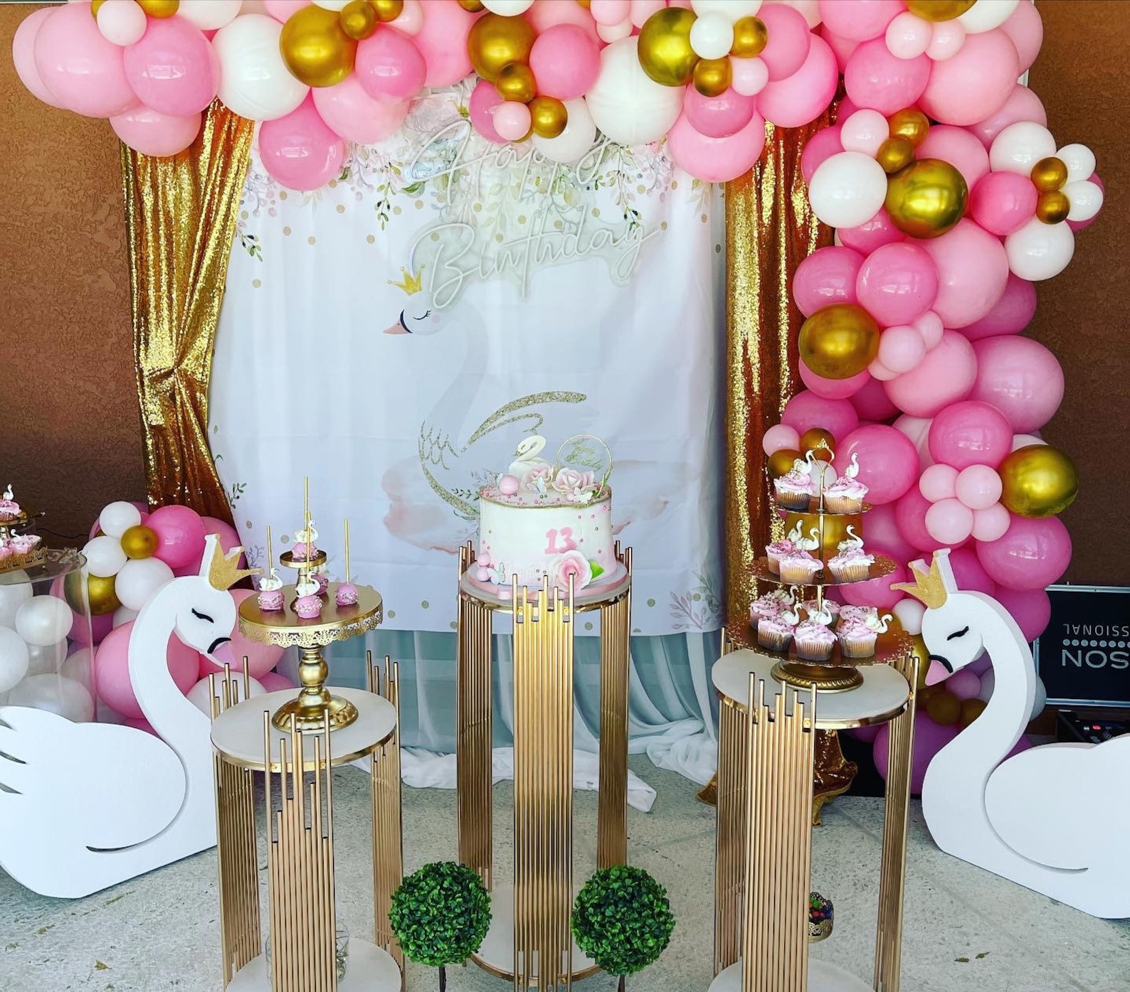 Swan Centerpieces - Etsy