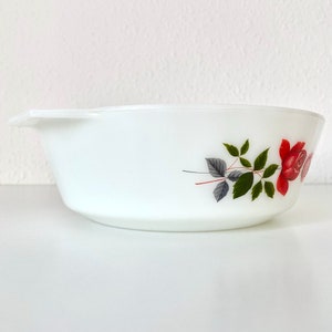 Red Rose Motive on Open Deep Pyrex Dish. Vintage JAJ Made in England ...