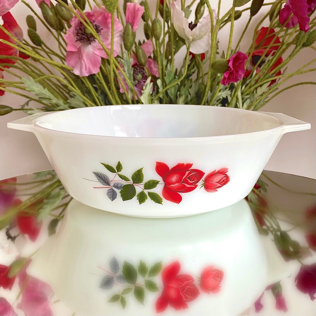 Red Rose Motive on Open Deep Pyrex Dish. Vintage JAJ Made in England ...