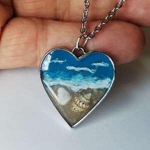 Beautiful Heart Ocean Beach Scene, Ocean Waves , Real Sand and Sea ...