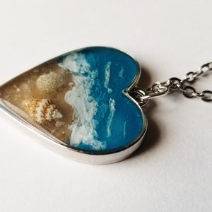 Beautiful Heart Ocean Beach Scene, Ocean Waves , Real Sand and Sea ...