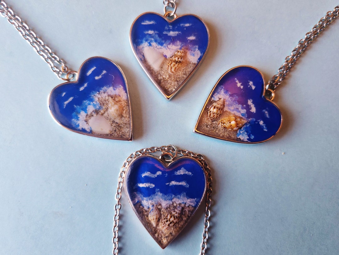 Beautiful Heart Ocean Beach Scene, Ocean Waves , Real Sand and Sea ...