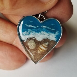 Beautiful Heart Ocean Beach Scene, Ocean Waves , Real Sand and Sea ...