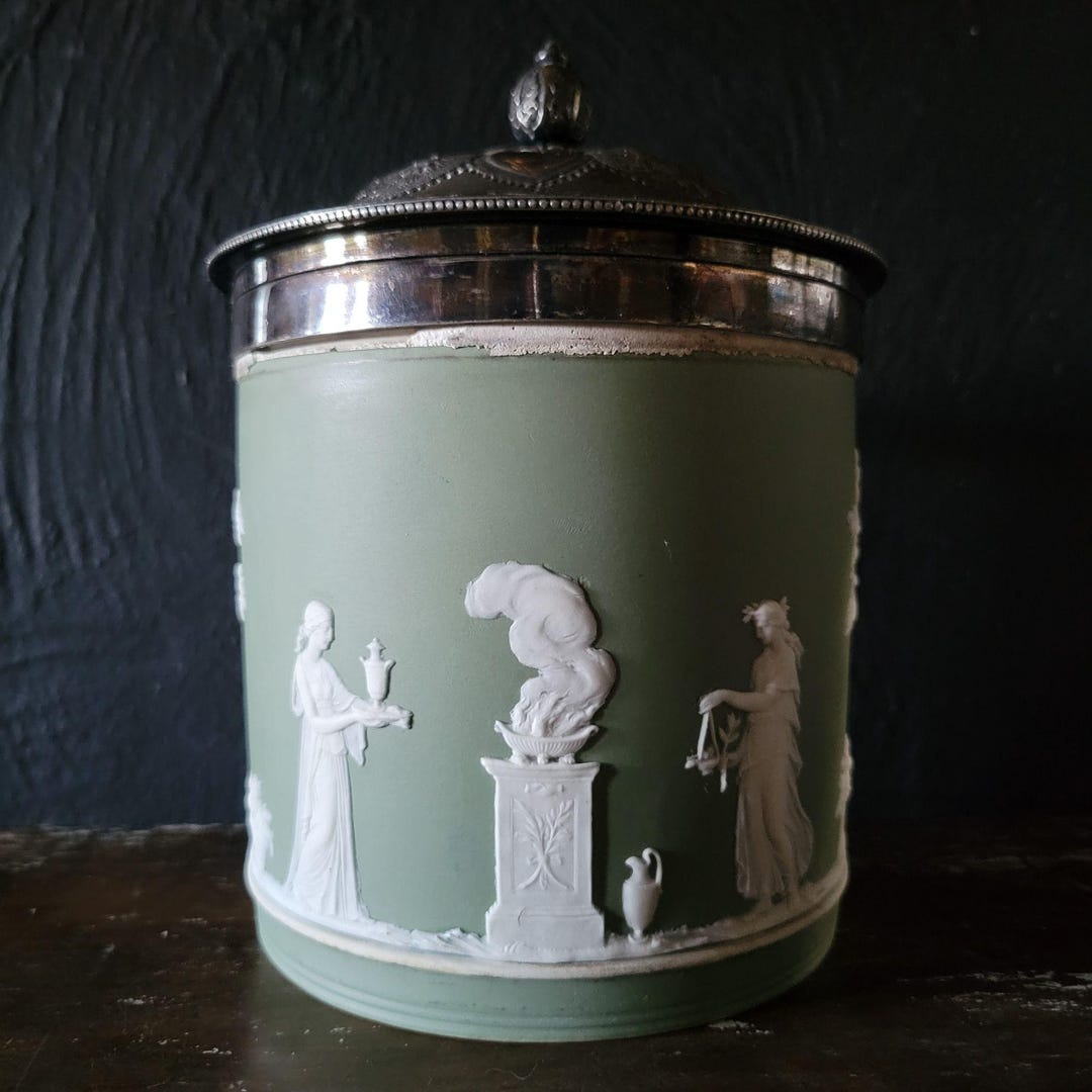 Antique Wedgwood Green Jasperware Biscuit Jar With Repousse Lid *read ...