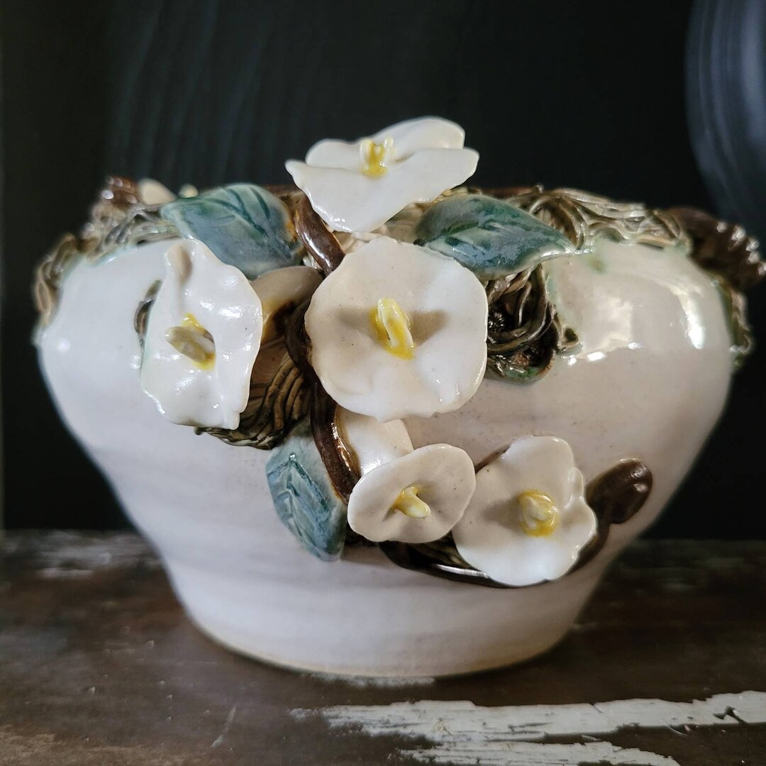 Nancy Duden Signed Pottery White Trumpet Flower on Vine Decorative Bowl ...