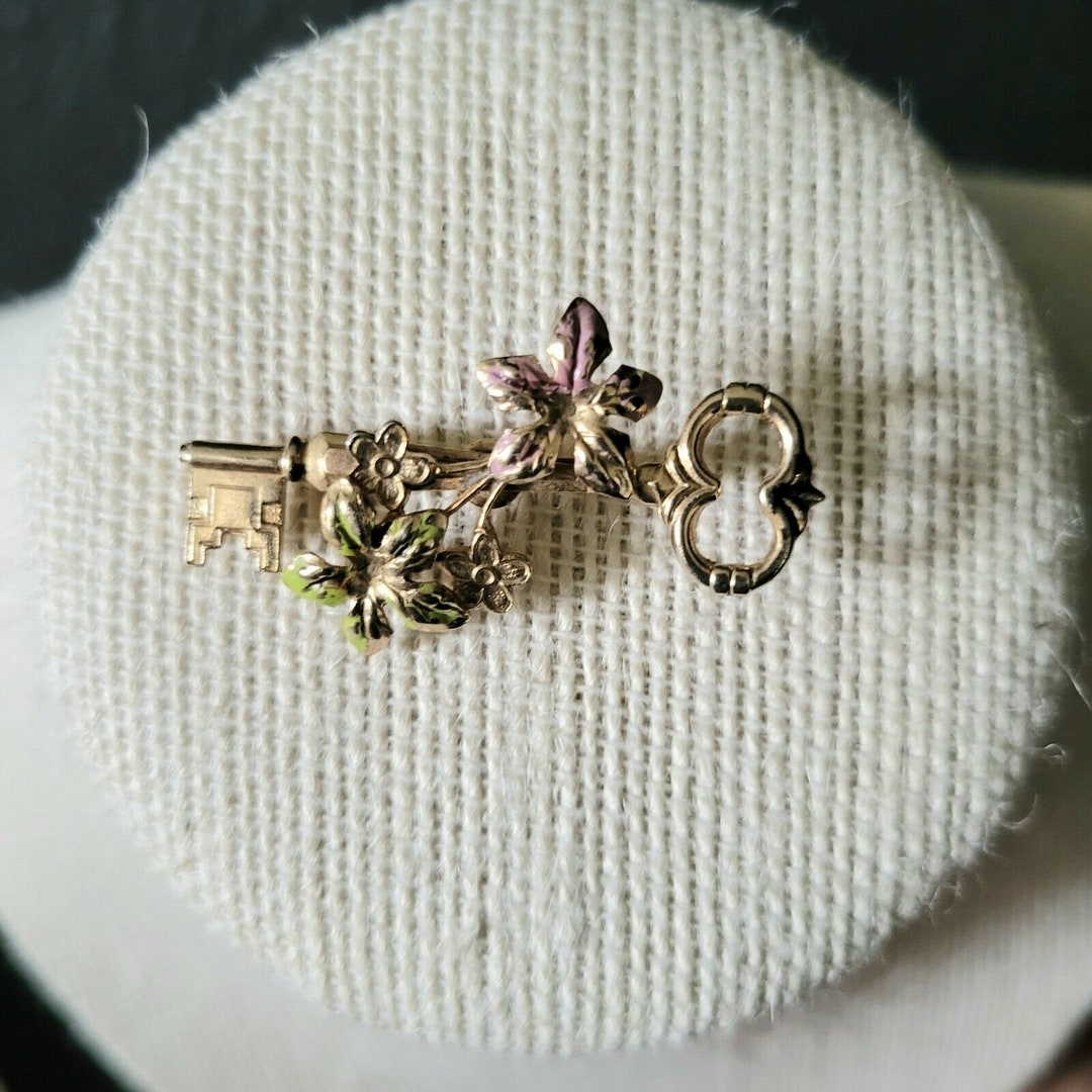 Vintage (antique?) Gold Tone Skeleton Key and Flowers Brooch Pin - Etsy