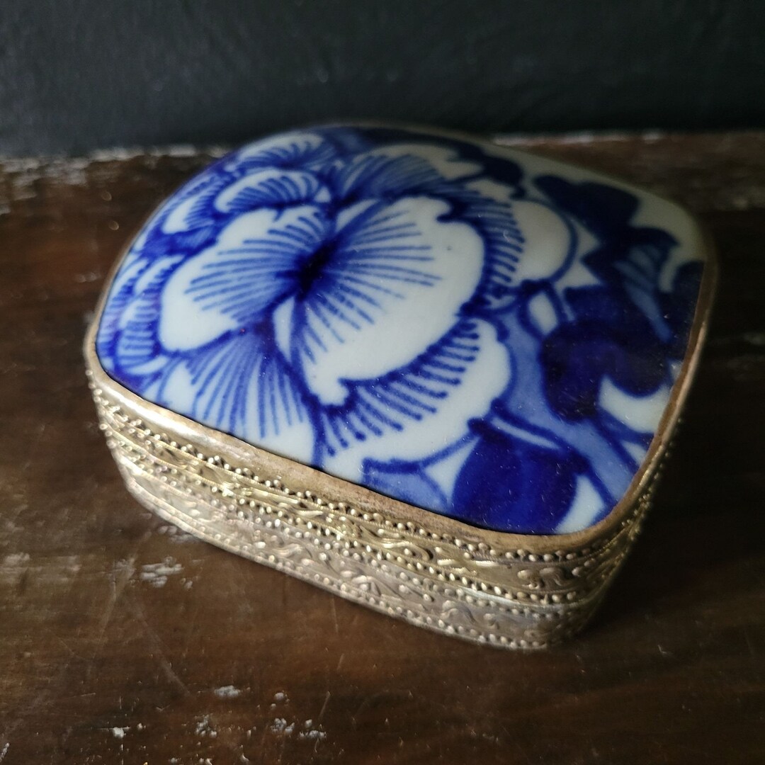 Large Vintage Chinese Pottery Shard Box, Blue & White Porcelain and ...