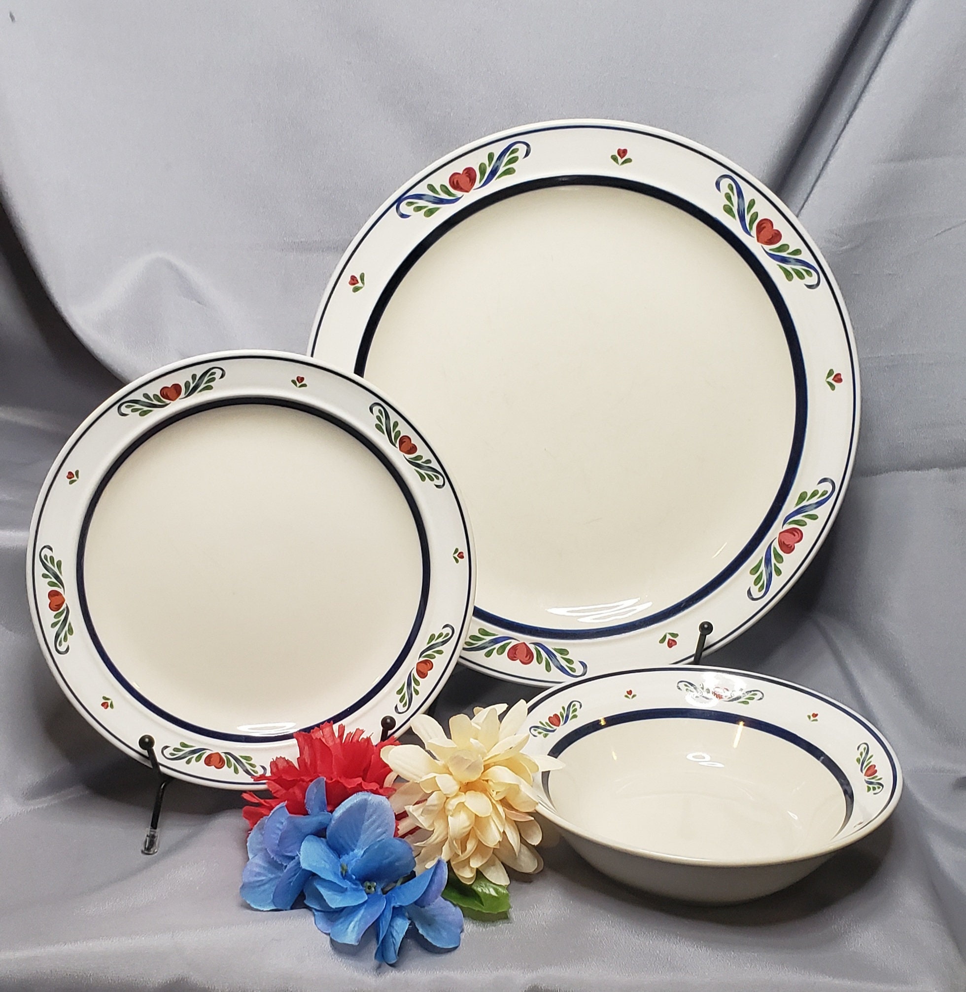 Tienshan Stoneware heart & Scrolls folk Dance Individual Lunch/salad ...