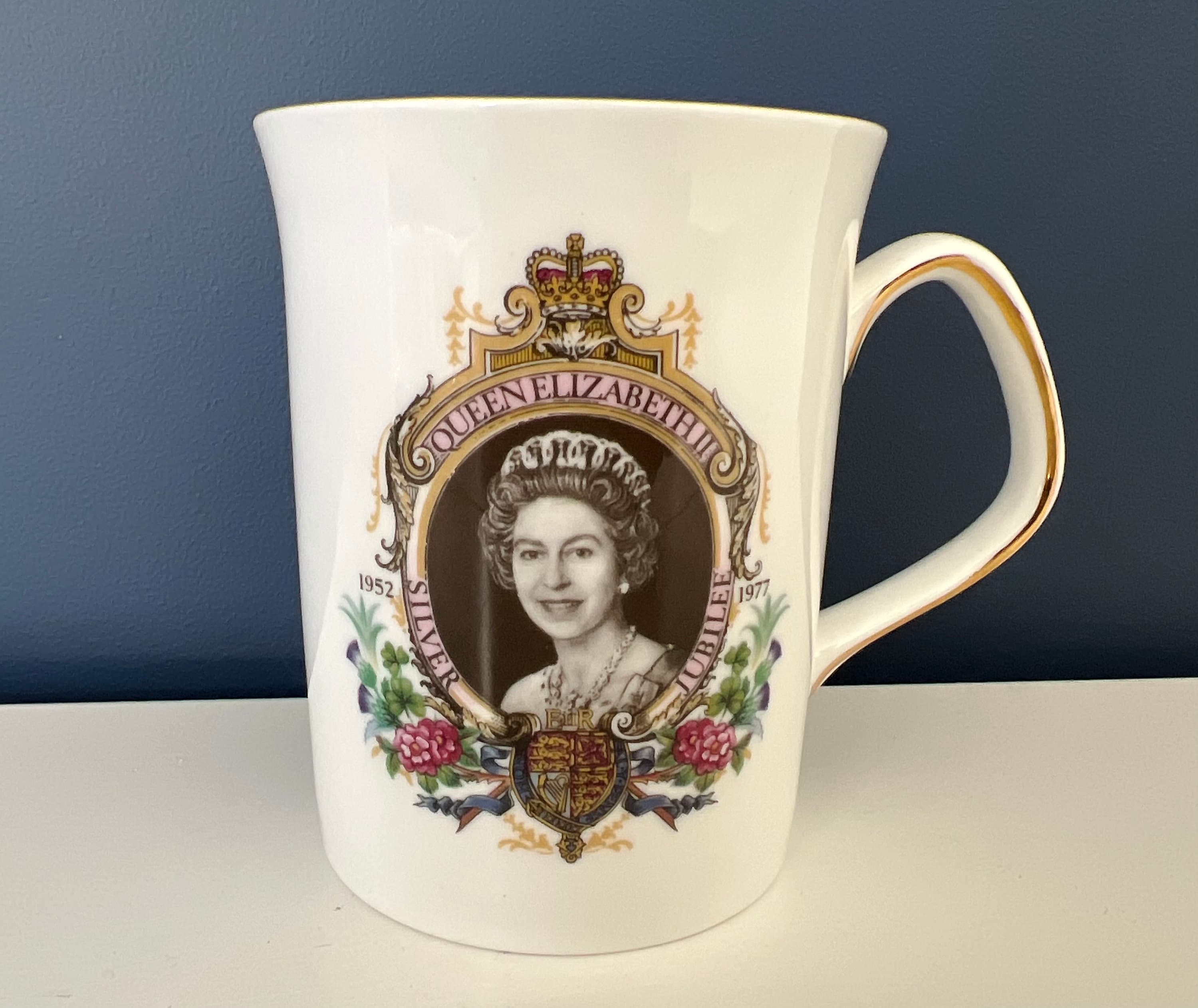 Queen Elizabeth Silver Jubilee Mug - Etsy