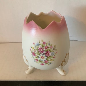cracked egg shell vase
