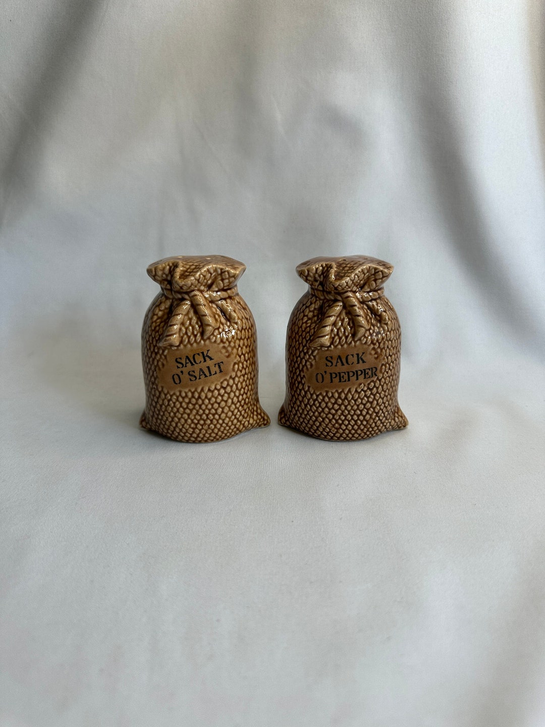 Vintage Lefton Flour Sack Salt & Pepper Shaker Set 3805, Sack O'salt ...