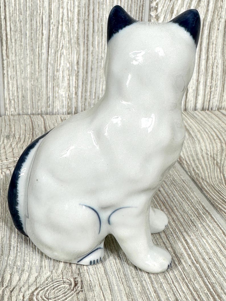 Vintage Silvestri Small 4" Tall Blue and White Kitty Cat Figurine ...