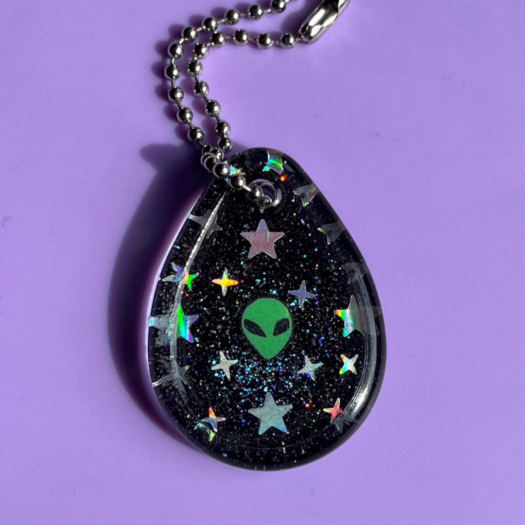 Teardrop Alien Keychain. - Etsy