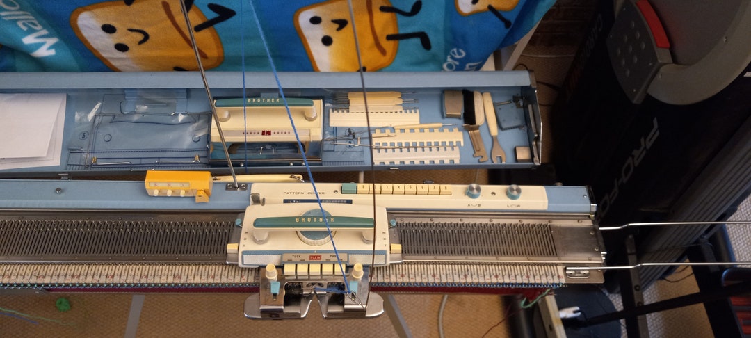 Brother Knitting Machine With 8-push Button Patterning Mechanism ...