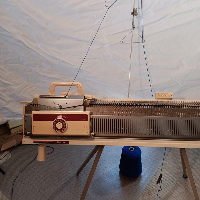 Bulky (8-9 Mm) Knitting Machine With Manual Options: Silver Reed SK120 ...