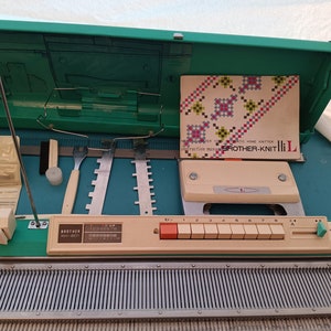 Brother Knitting Machine With 8-push Button Patterning Mechanism ...