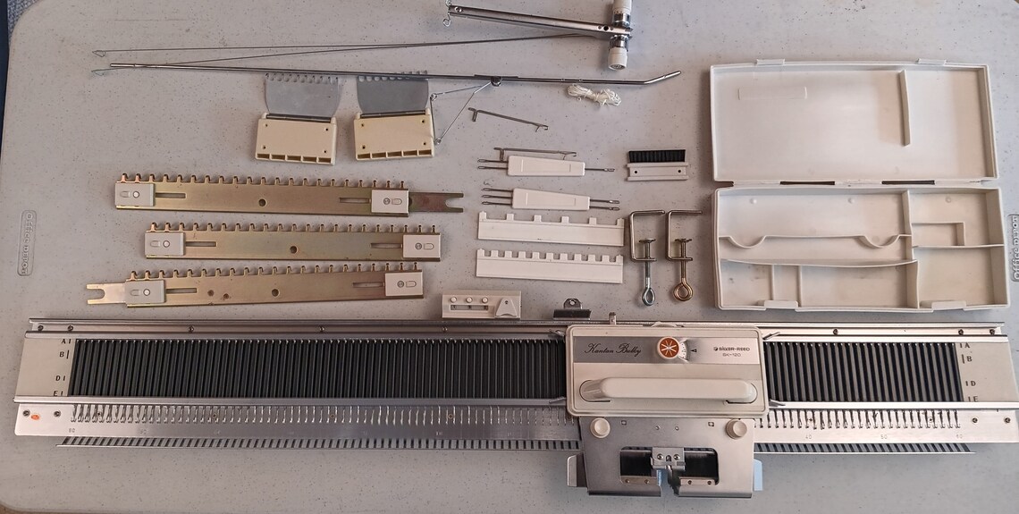 Bulky (8-9 Mm) Knitting Machine With Manual Options: Silver Reed SK120 ...