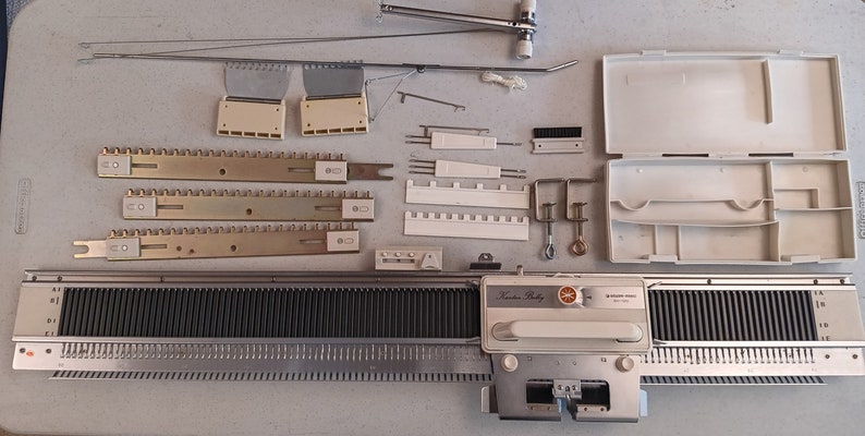 Bulky (8-9 Mm) Knitting Machine With Manual Options: Silver Reed SK120 ...