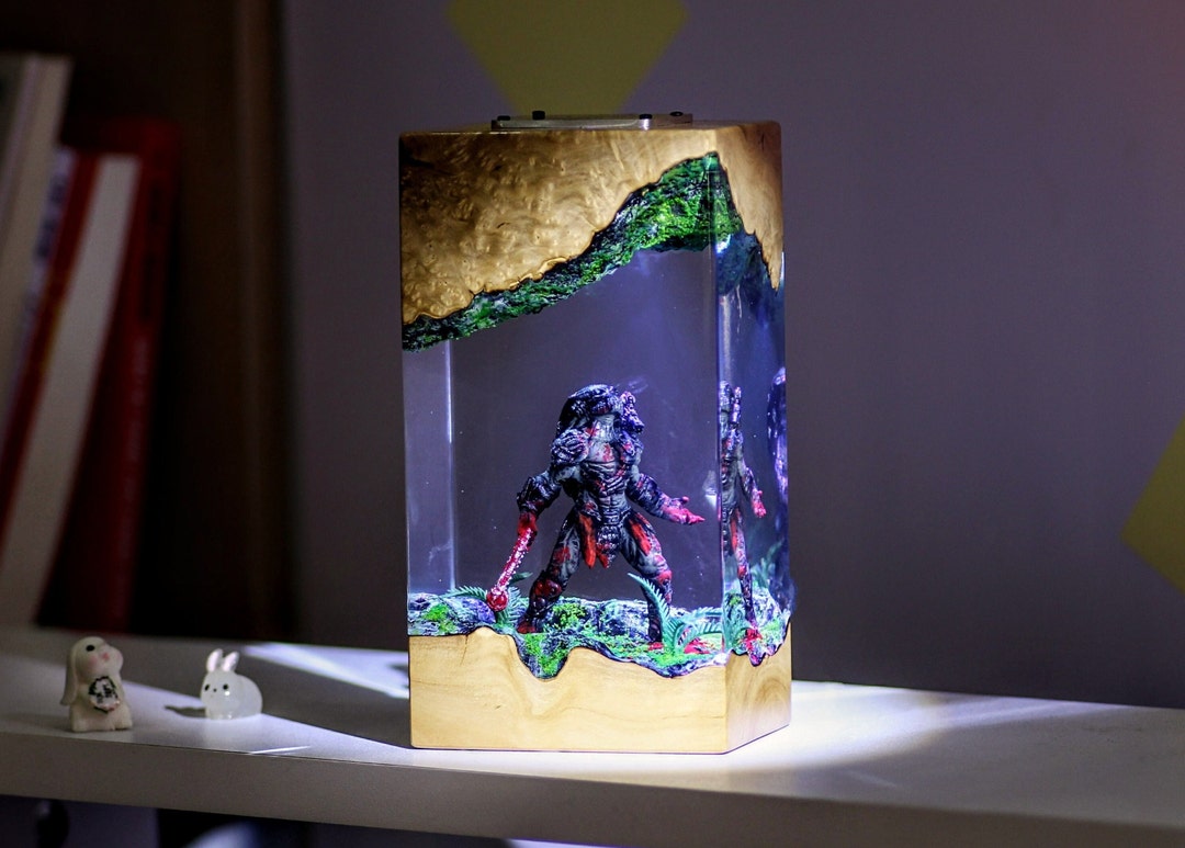 Custom Predator Lamp,resin Night Light, Resin Wood Art Lamp,gift for ...