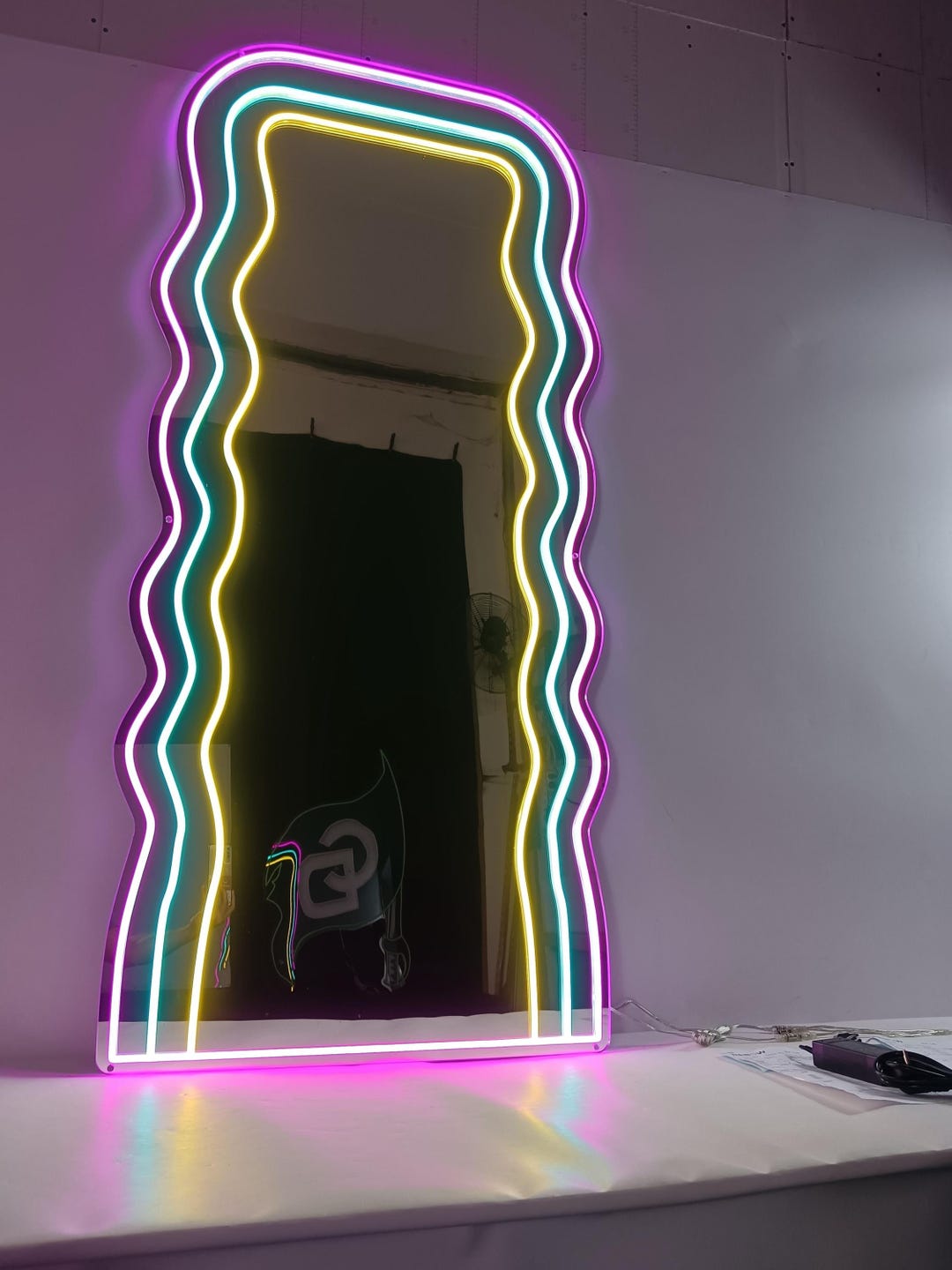 Wavy LED Neon Mirror, Custom Mirror Led Sign, Multicolor Neon Sign for ...