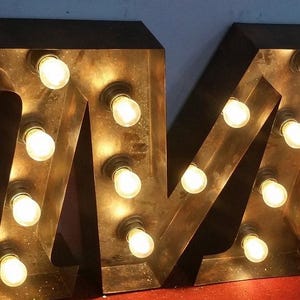 Retro Light Bulb Luminous Letters, Outdoor Advertising Signs, Rusty ...