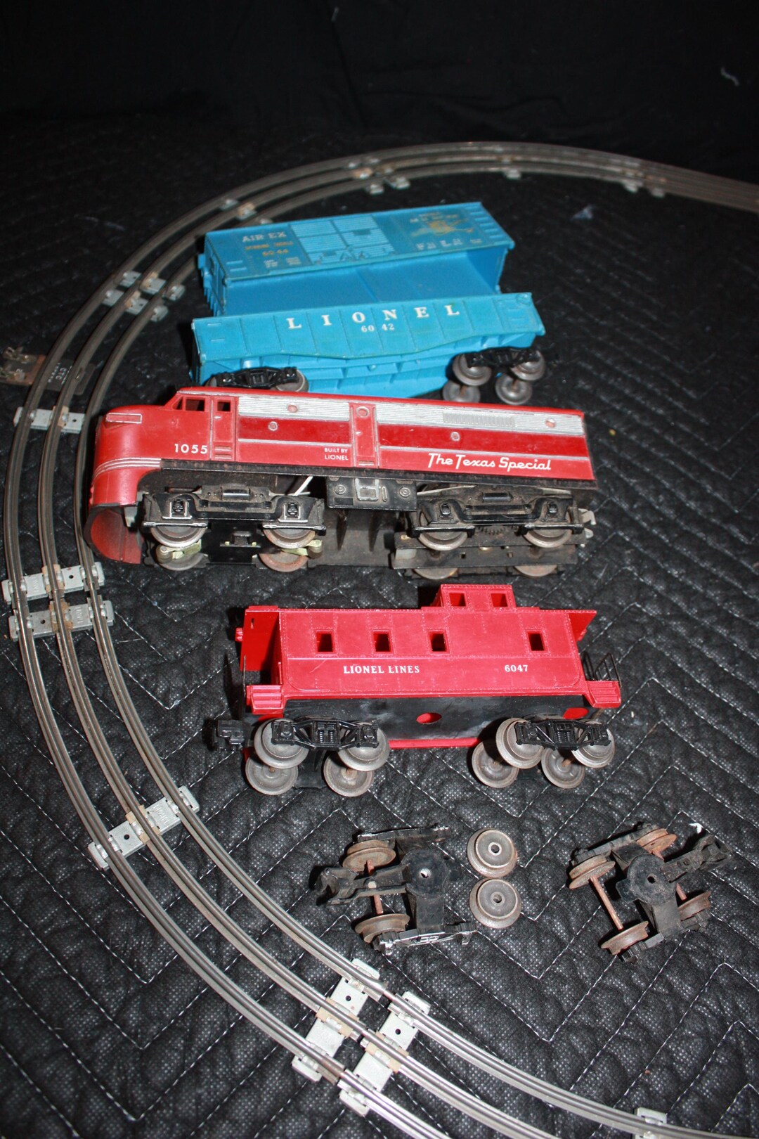 Vintage Lionel 0 Gauge Train Set, Engine, Caboose, Blue Lionel Open Car ...