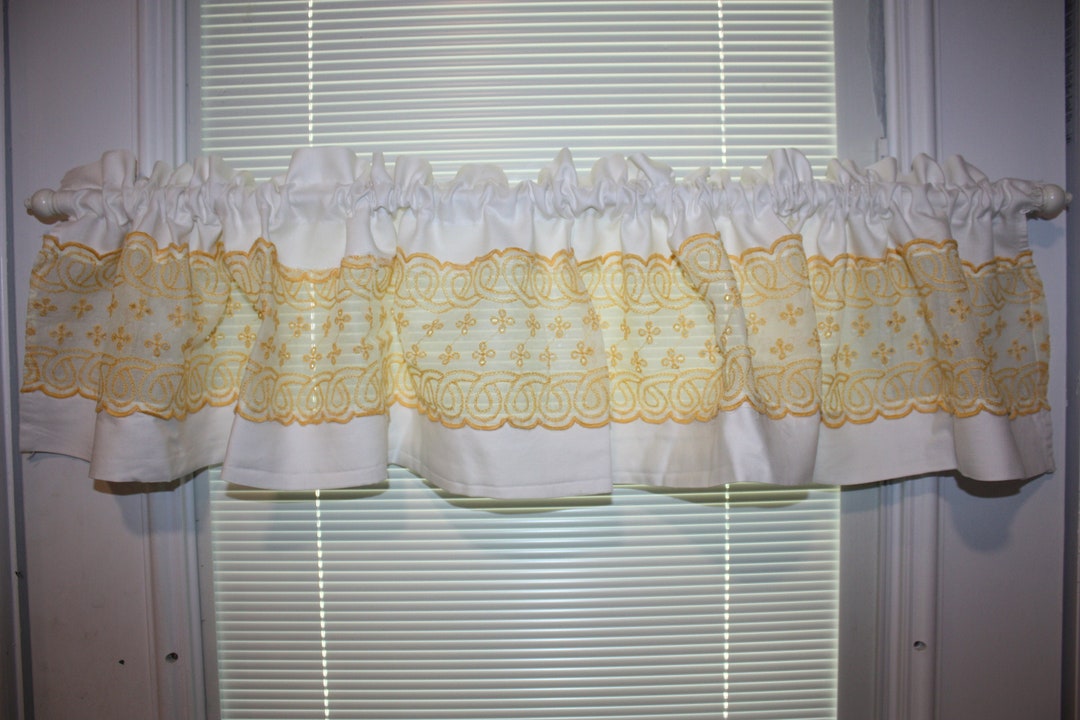 Set of 4 Cotton White and Yellow Eyelet Lace Panels With Valance and ...