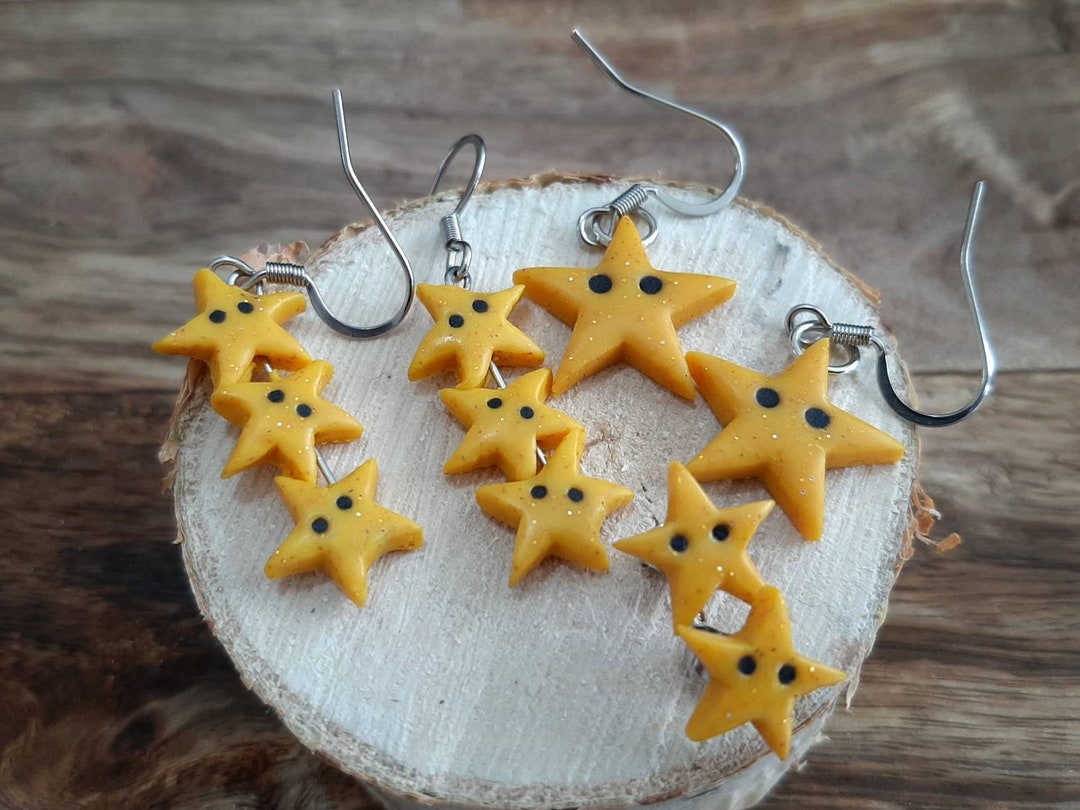 Ster oorbellen handgemaakt Gouden ster oorbellen Goudkleurige oorbellen ...
