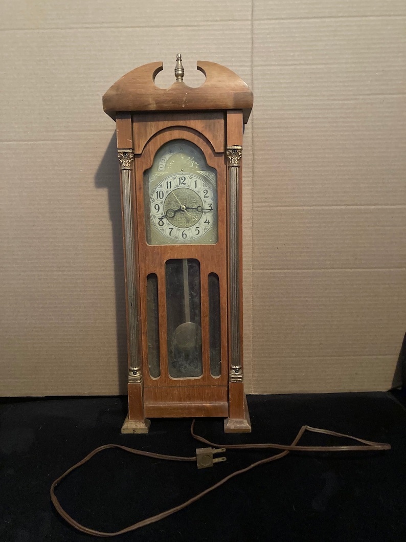 Antique to Vintage Clocks RCA Victor Radio Video Camera & Transistor ...