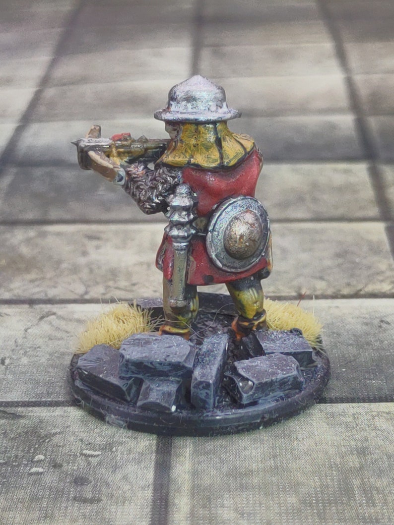 Hand Painted Dwarf Crossbowman Red Guard Fighter Knight for D&D ...