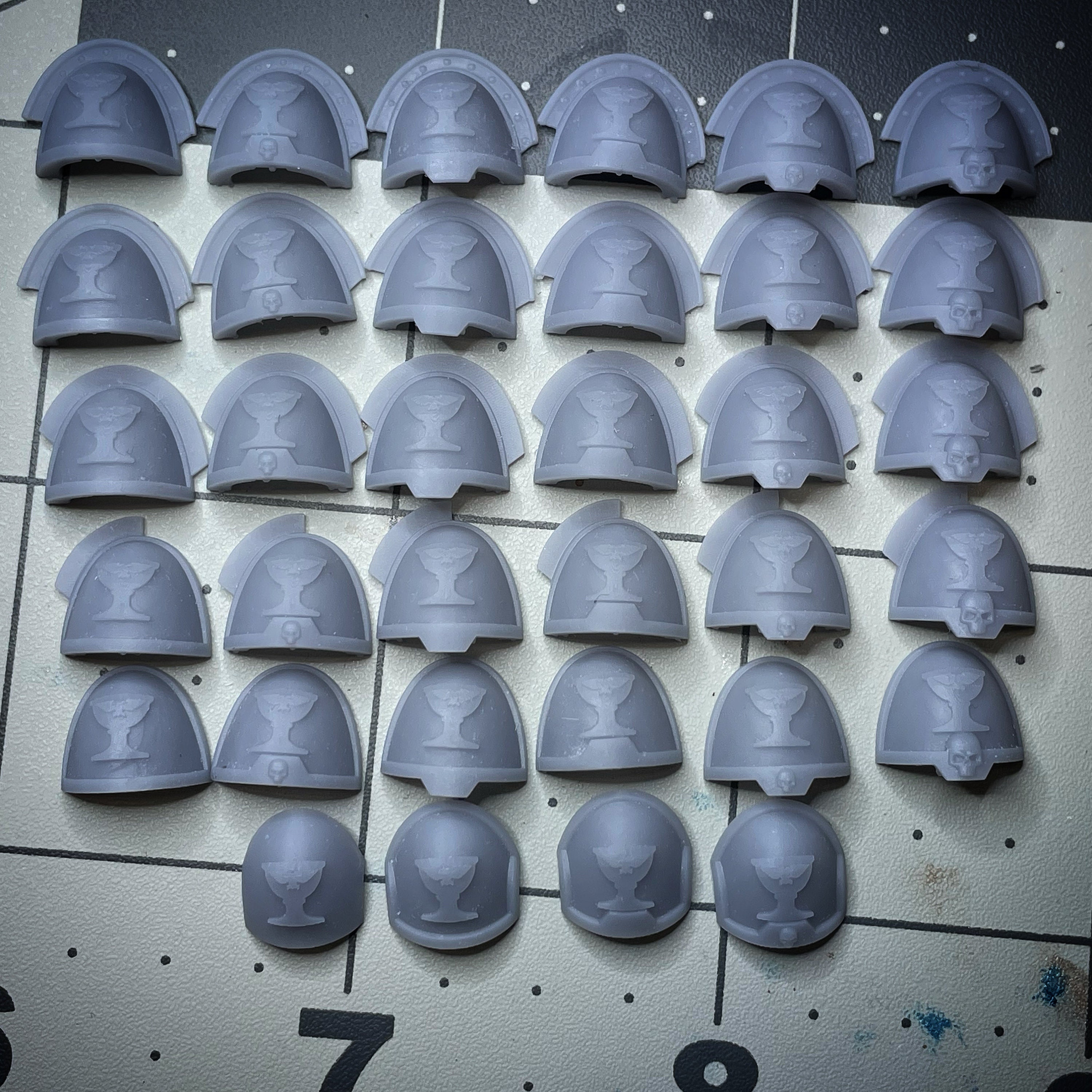 Custom Shoulder Pauldrons for Space Marines by Hunting Heresy - Etsy ...