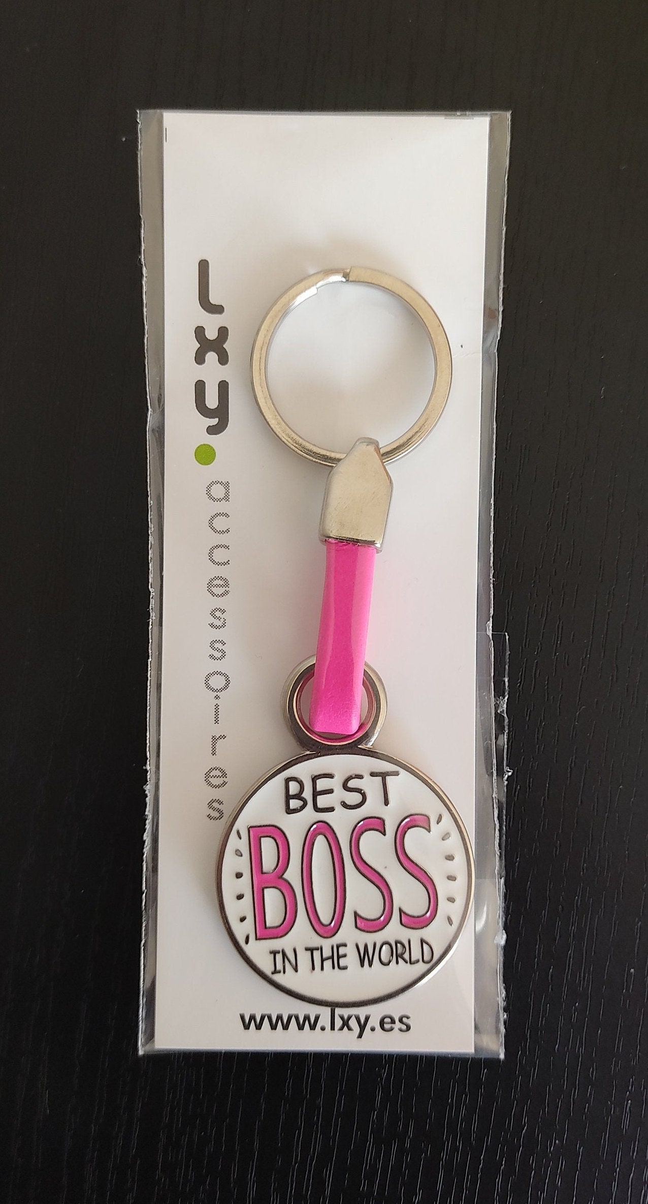 Keychain BEST BOSS in the WORLD pink, lxy accessoires, llavero metal ...