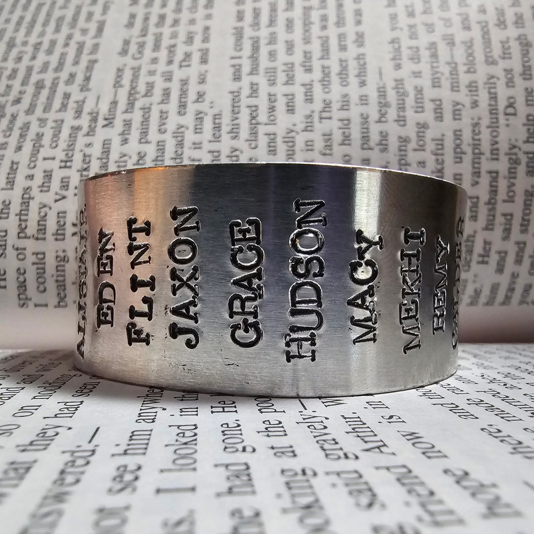 Crave Character Bracelet | Crave Series Tracy Wolff - Etsy