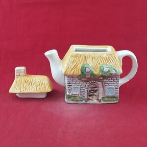 Vintage Country Cottage Teapot chipped 8522 OA - Etsy