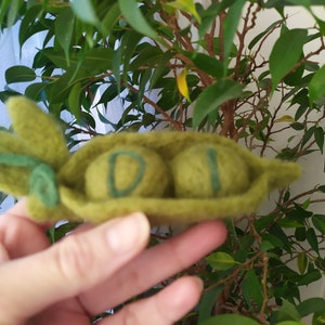 Personalized Two Peas in a Pod Needle Felted Peas Gift for Loved One ...