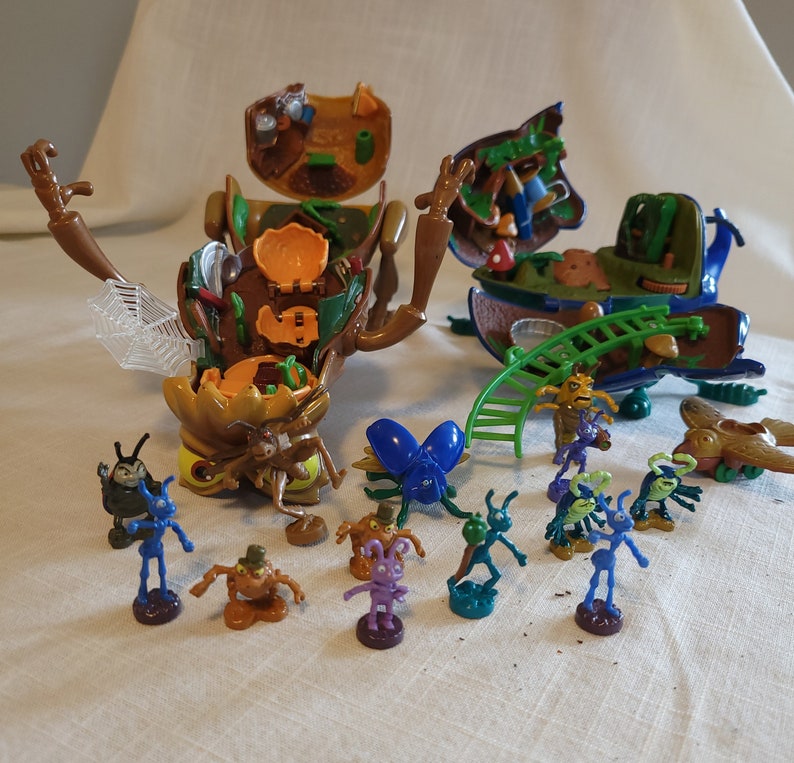 Disney Bug's Life Dim and PT Flea Moveable Playsets 1990's, 12 Little ...